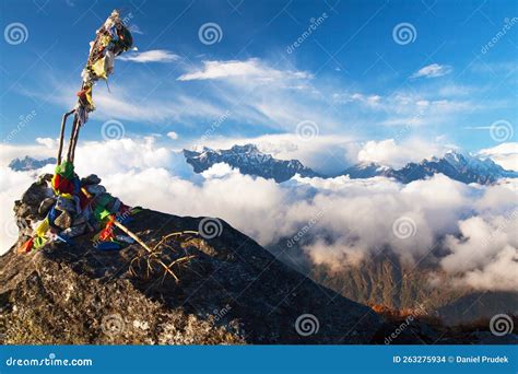 喜马拉雅山脉与珠穆朗玛峰的全景 库存照片 图片 包括有 山顶 日落 红色 极大 挂接 石头 263275934