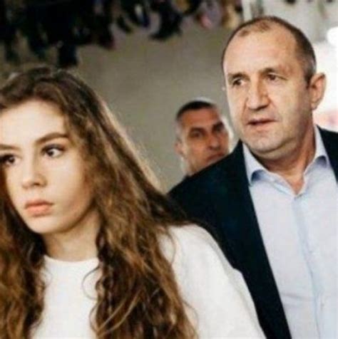Дарина дъщерята на президента Радев с провокативни снимки За Жената