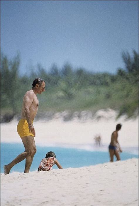 عکس های لو رفته برهنگی شاه پهلوی و لباس خاص فرح آلبوم مخفی بعد فرار