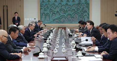 尹 한·일 경제인회의 일본 대표단 접견“반도체·배터리·전기차 등 첨단산업 분야 공급망 협력 기대”