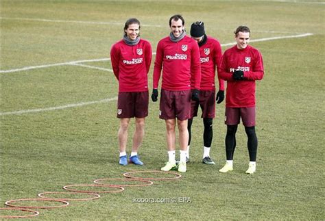 نجم أتلتيكو مدريد يقترب من اللحاق بمواجهة برشلونة