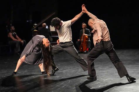 Impressions Bobbi Jene Smith Blurs Boundaries In Broken Theater At