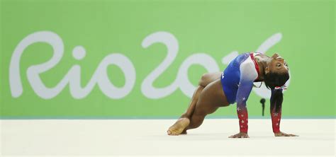 simone biles s feet
