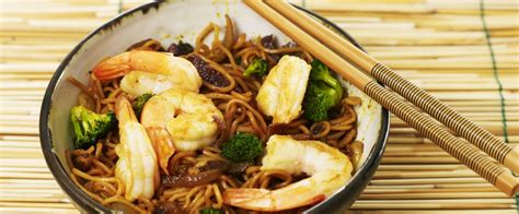 Recette de chef Les plats indispensables présente sa recette Nouilles sautées à la chinoise
