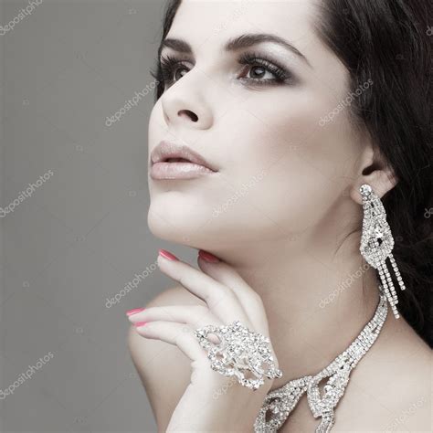 Portrait Elegant Sexual Woman In Fashion Style Stock Photo Pandorabox 13685289