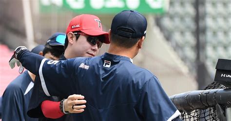 옛 주장 품에 안긴 대투수 양현종 주찬이 형 보고 싶었어요 잠실현장