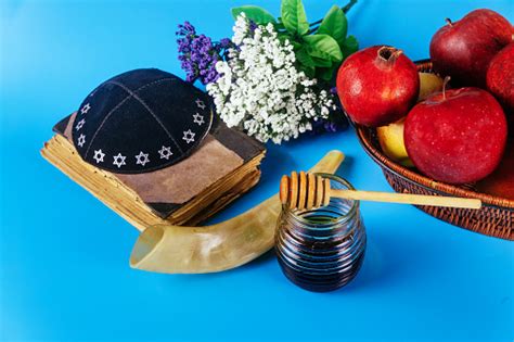 사과와 꿀 유대인 설날 로쉬 하샤나 토라 북 키파 야몰카의 전통 음식 Tishrei에 대한 스톡 사진 및 기타 이미지