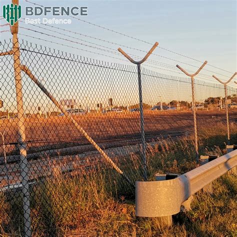 Hot Dipped Galvanized Cyclone Wire Mesh 8 Ft Chain Link Fence Roll