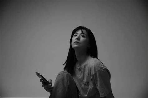 Allison Linさんのインスタグラム写真 Allison Lininstagram 「傍晚在攝影工作室 小小地練習自己給自己的佈光