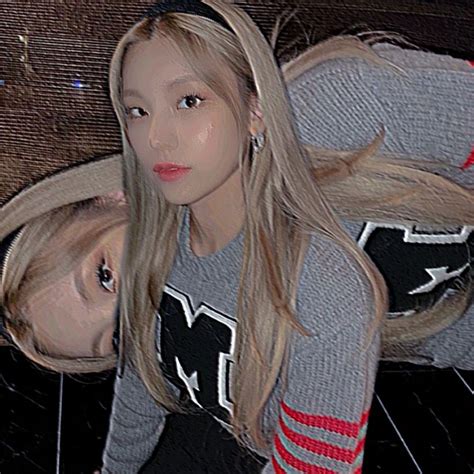 Hwang Yeji Icons Mirror Selfie Y K Kpop Itzy Edit Aesthetic Yeji Icons Kpop Itzy Y K Edit