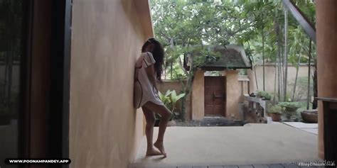 Solo Tease Near A Copper Bath Tub Eporner