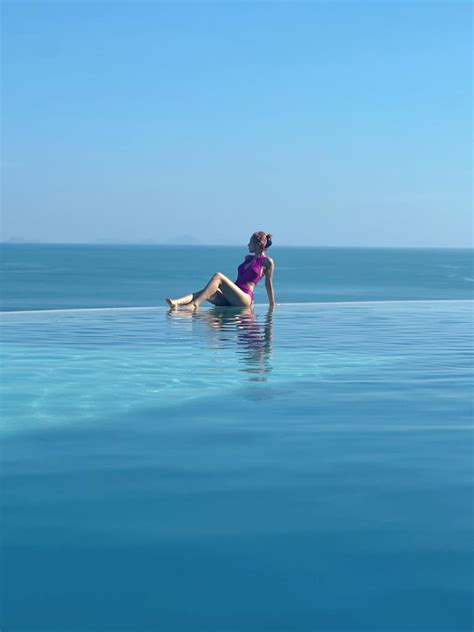 ไอดอลสาวจีนคนดัง “เฉิงเซียว” เที่ยวไทย พร้อมโชว์เซ็กซี่ริมทะเล ทำอันดามันลุกเป็นไฟ