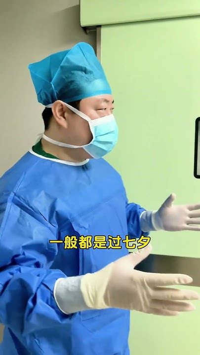 情人节并不是一定要和爱人过！与朋友老师欢聚何尝不是另一种浪漫！我的理解是情人节，不是有情人才能过，也可以和家人朋友一起过，情人节的意义也可以是