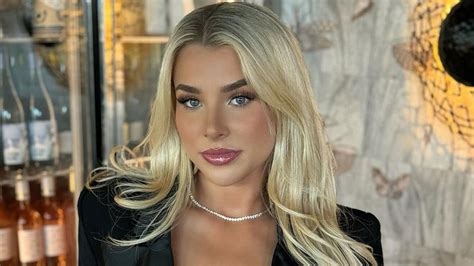 Glamorous Footballer Madelene Wright Leaves Fans Speechless With Busty Display In Low Cut Lacy