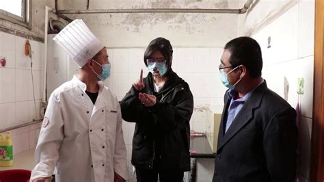 二货疫情期间偷偷开饭店，没想到被警察叔叔发现了，这下糟了 Youtube