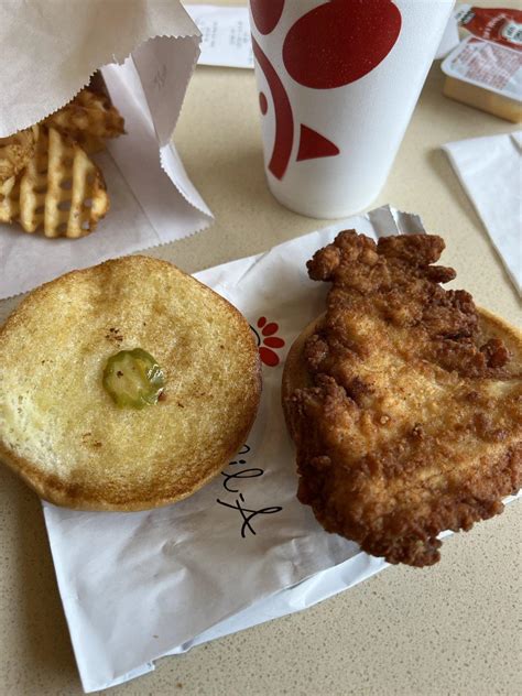 This Burger Only Got One Small Pickle R Mildlyinfuriating