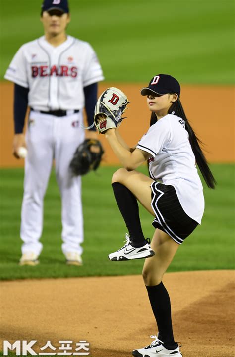 더쿠 완전 잘 던진 뉴진스 민지 시구