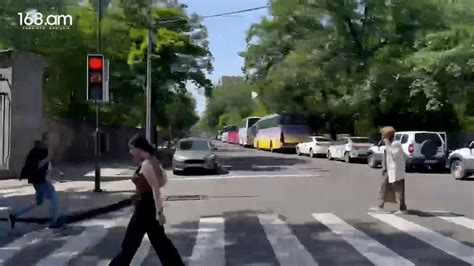 Ազգային ժողովի բակում ու հարակից տարածքում մեծաքանակ ոստիկանական խմբեր են տեղակայվել Youtube