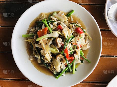 泰国葱草菇炒蟹肉。