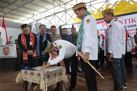Pj Bupati PPU Hadiri Pelantikan Pengurus LMAKB Kabupaten PPU Periode