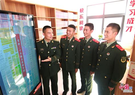 武警官兵学习二十大报告斗志昂扬 图片中国中国网