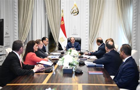 السيسي يشدد على الحد من آثار الأزمة الاقتصادية على المواطنين مع