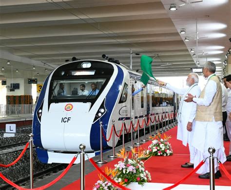 पंतप्रधान नरेंद्र मोदी यांनी उदघाटन केलेल्या वंदे भारत एक्सप्रेसची अशी