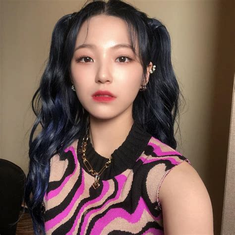 프로미스나인 백지헌 양갈래 머리