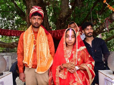 The Lover Was Absconding After Marriage In The Temple Then Both Got