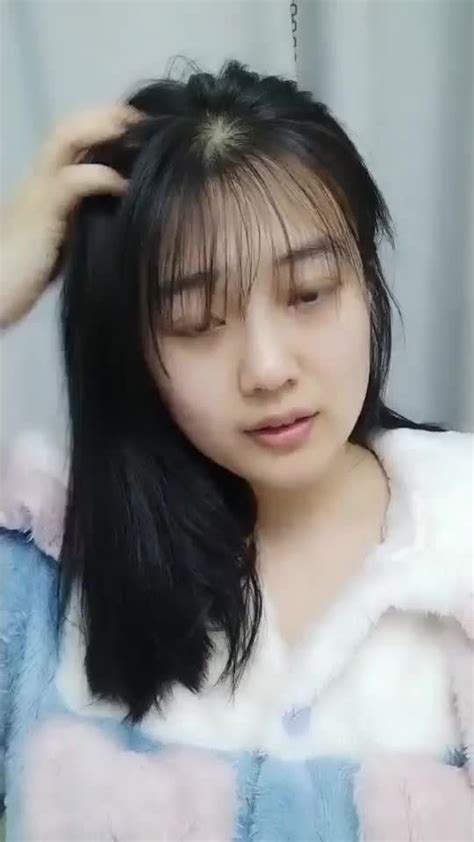 你是一個腿部愛好者嗎？玩弄古怪的破洞牛仔褲 美女主播 免費情色成人視頻
