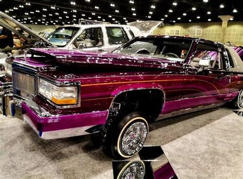 Lüks Arabaların Klasikleri Cadillac Convertible Lowrider Purple