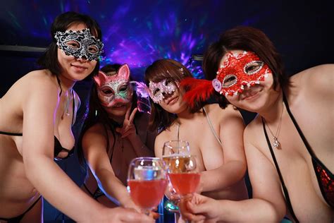 「相席居酒屋でガチ素人をスカウト＆ナンパしてclubでダンス踊らせ乱交でヤリまくってみた件。ど素人のヌギヌギドンチャン騒ぎ In