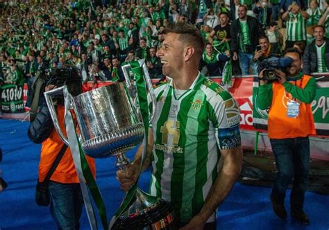 Joaquín La Sonrisa Del Betis Cuelga Las Botas Las Provincias