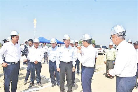 မအူပင်ရေနံနှင့် သဘာဝဓာတ်ငွေ့မြေနှင့် ညောင်တုန်းရေနံဓာတ်ငွေ့ရည်စက်ရုံတို့သို့ ပြည်ထောင်စု ဝန်ကြီး