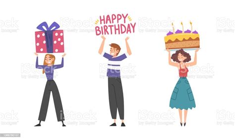 촛불 벡터 세트와 포장 선물 상자와 케이크를 들고 생일을 축하하는 남자와 여자 명랑한에 대한 스톡 벡터 아트 및 기타 이미지