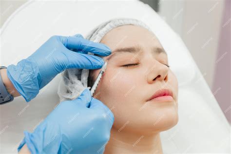 Premium Photo Closeup Of The Hands Of A Beautician Injecting Botox