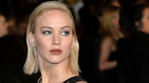 Jennifer Lawrence Dito Medio