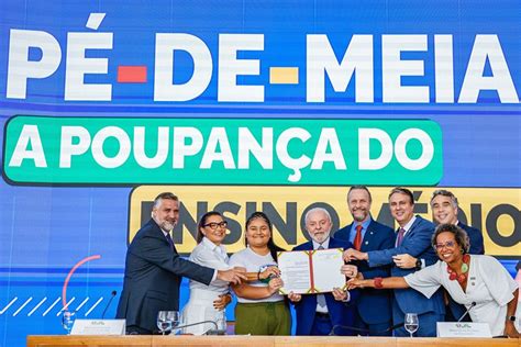 Estudantes ComeÇam A Receber Primeira Parcela Do Programa PÉ De Meia
