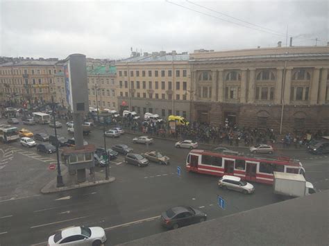 Власти Санкт Петербурга перекрывают улицы в районе взрывов