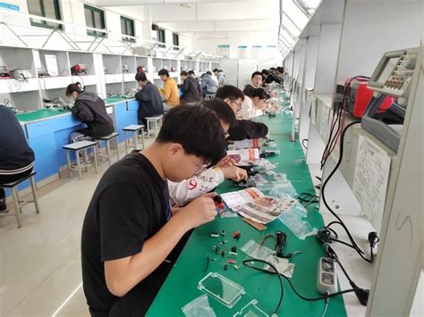 【科技文化节】机电学院举办电路板焊接大赛
