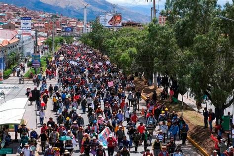 Madre De Dios 8 Policías Heridos Y Daños En 6 Vehículos Tras Actos