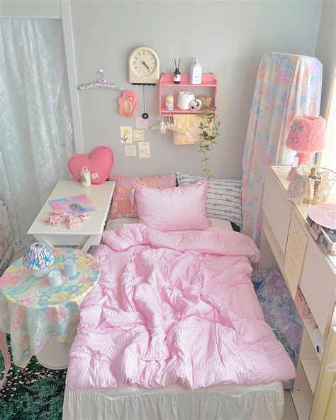 🎀말그미네🎀 색감을 덮고 취향을 뿌려요🫖 광고 여러분 세상 사랑스러운 핑크이불이 찾아왔어요🎀 복숭아가 생각나는 사랑스러운 핑크 컬러에 베개에는 리본 포인트까지🥹