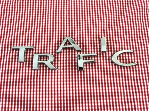 TRAFIC 3 EMBLÈME coffre arrière Badge Logo LETTRE 908900184R OCCASION