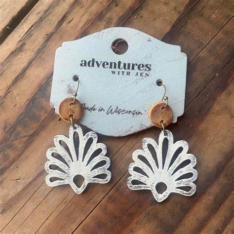 Inverted Scallop Cutout 1 Pair Southern Magnolia Jewelry And Co