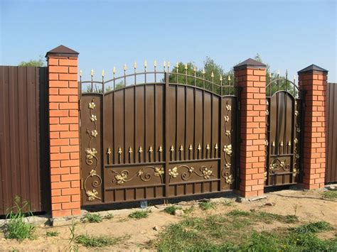 Металлические распашные ворота с коваными элементами | Металлические ...