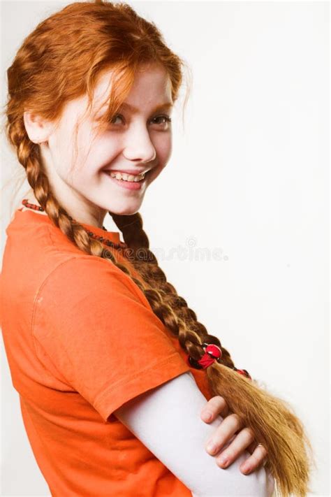 Belle Fille Rousse Avec De Longues Tresses Image Stock Image Du Rire