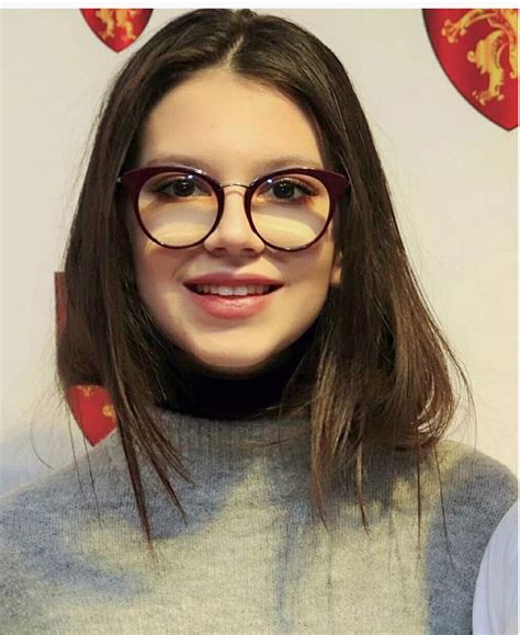 Pin Van Sare Op Glasses