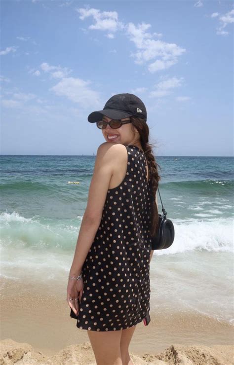 Olivia Rodrigo Posing At The Beach In Her New Instagram Story 💜 R