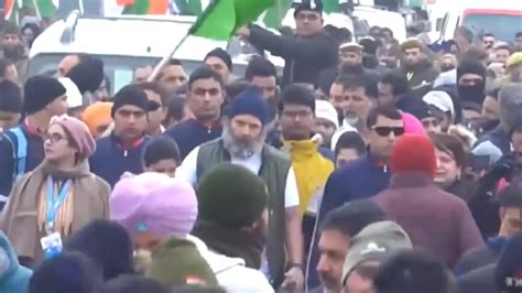 Bharat Jodo Yatra Mehbooba Mufti Joins Rahul Gandhi In Awantipora