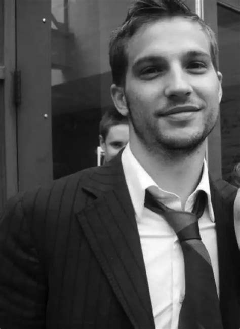 Logan Marshall Green Scrolller